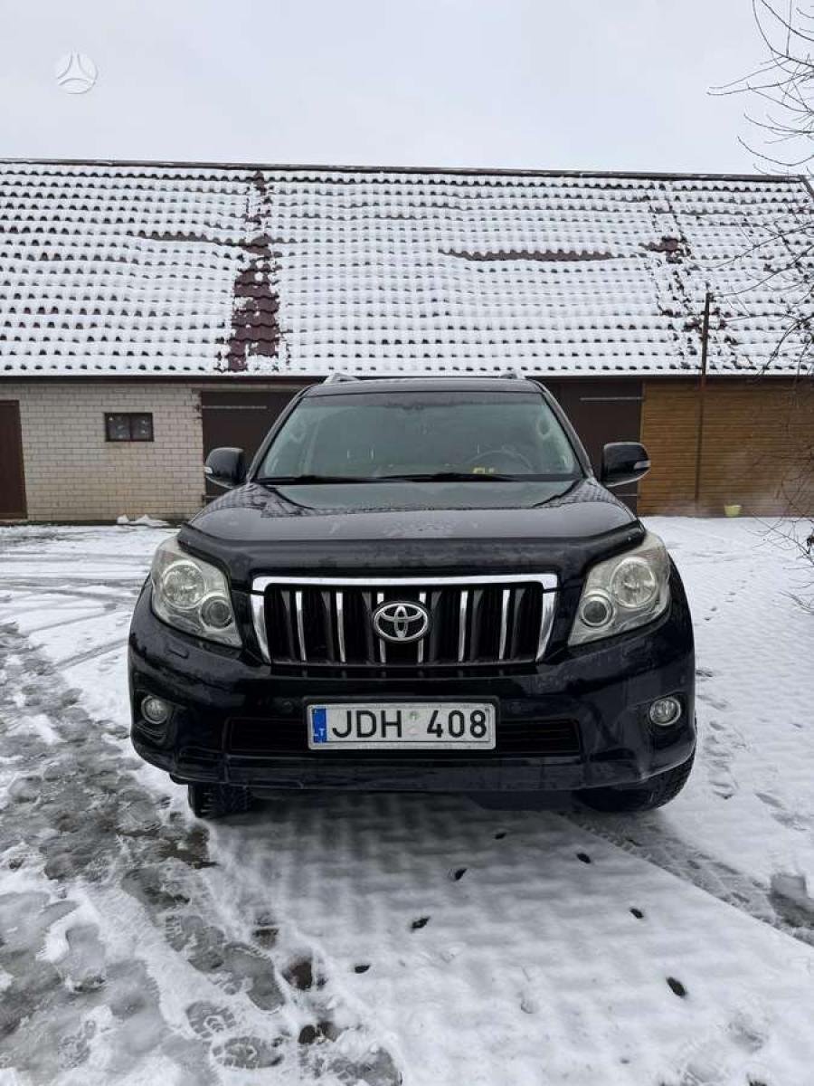 Black Toyota Land Cruiser 2009 in Panevezys, with an engine capacity of 2.98 L and mileage of 280 thousand km for 17000 €, photo 3 on AUTOMOTO.COM.LV