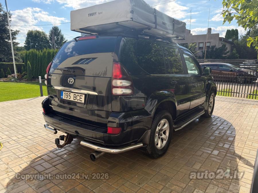 Black Toyota Land Cruiser 2009 in Narva, with an engine capacity of 3.00 L and mileage of 428 thousand km for 9900 €, photo 3 on AUTOMOTO.COM.LV