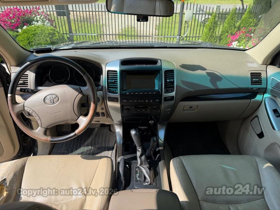 Black Toyota Land Cruiser 2009 in Narva, with an engine capacity of 3.00 L and mileage of 428 thousand km for 9900 €, photo 6 on AUTOMOTO.COM.LV