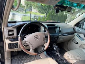 Black Toyota Land Cruiser 2009 in Narva, with an engine capacity of 3.00 L and mileage of 428 thousand km for 9900 €, photo 8 on AUTOMOTO.COM.LV