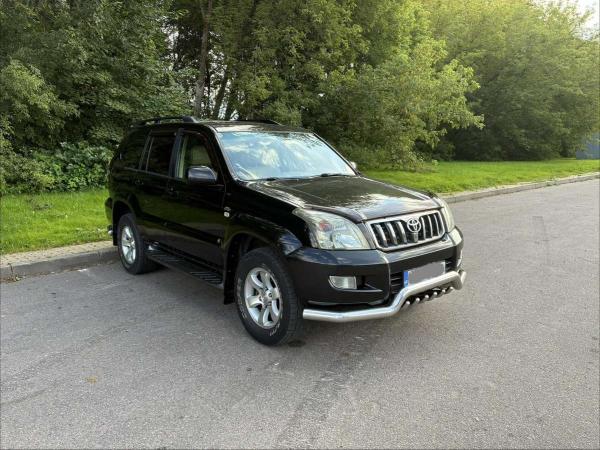 Toyota Land Cruiser 2009 in Vilnius on AUTOMOTO.COM.LV Black Toyota Land Cruiser 2009 in Vilnius, with an engine capacity of 2.98 L and mileage of 420 thousand km for 13000 €, photo 4 on AUTOMOTO.COM.LV