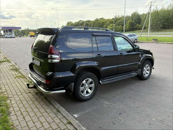Toyota Land Cruiser 2009 in Vilnius on AUTOMOTO.COM.LV Black Toyota Land Cruiser 2009 in Vilnius, with an engine capacity of 2.98 L and mileage of 420 thousand km for 13000 €, photo 6 on AUTOMOTO.COM.LV