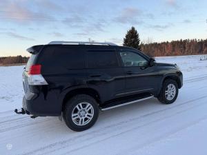 Melns Toyota Land Cruiser 2010 Viļņa, ar dzinēja tilpumu 2.98 L un nobraukumu 284 tūkst. km par 16800 €, foto 5 vietnē AUTOMOTO.COM.LV