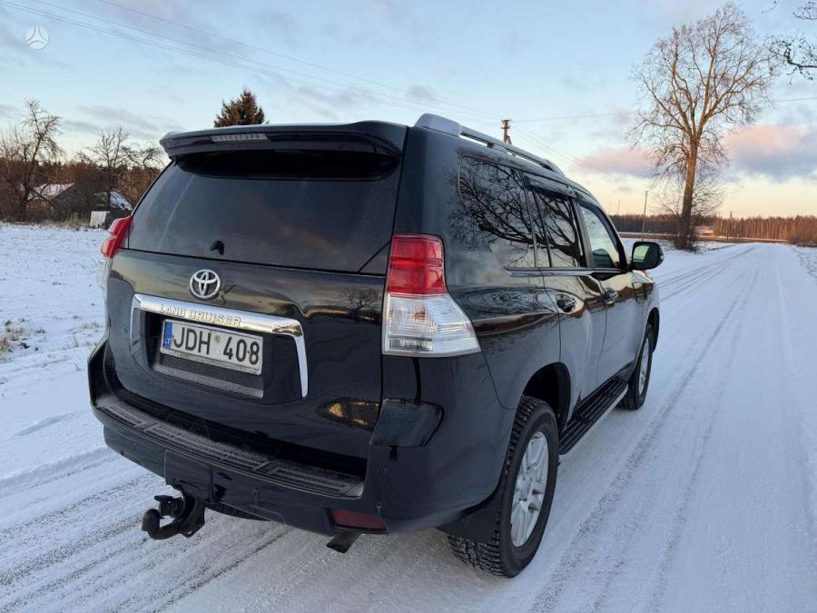 Melns Toyota Land Cruiser 2010 Viļņa, ar dzinēja tilpumu 2.98 L un nobraukumu 284 tūkst. km par 16800 €, foto 12 vietnē AUTOMOTO.COM.LV