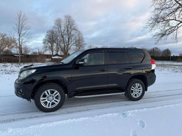 Black Toyota Land Cruiser 2010 in Vilnius, with an engine capacity of 2.98 L and mileage of 280 thousand km for 16900 €, photo 4 on AUTOMOTO.COM.LV