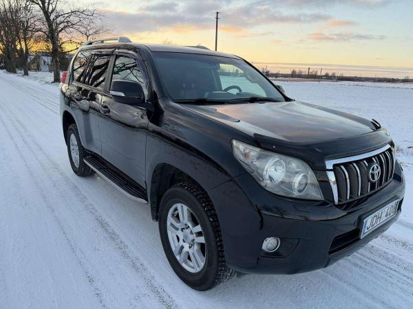 Black Toyota Land Cruiser 2010 in Vilnius, with an engine capacity of 2.98 L and mileage of 280 thousand km for 16900 €, photo 9 on AUTOMOTO.COM.LV