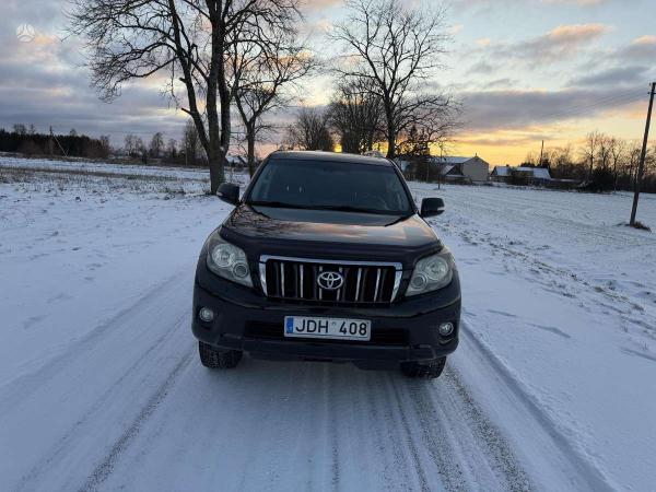 Black Toyota Land Cruiser 2010 in Vilnius, with an engine capacity of 2.98 L and mileage of 280 thousand km for 16900 €, photo 5 on AUTOMOTO.COM.LV