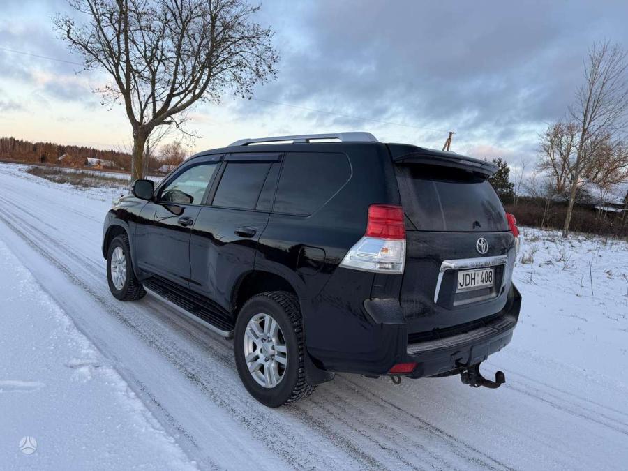 Melns Toyota Land Cruiser 2010 Viļņa, ar dzinēja tilpumu 2.98 L un nobraukumu 280 tūkst. km par 16900 €, foto 8 vietnē AUTOMOTO.COM.LV