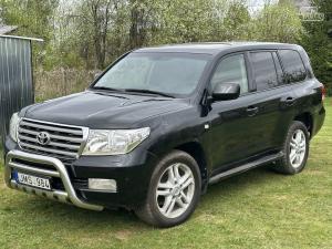 Melns Toyota Land Cruiser 2010 Jonava, ar dzinēja tilpumu 4.50 L un nobraukumu 450 tūkst. km par 9100 €, foto 3 vietnē AUTOMOTO.COM.LV