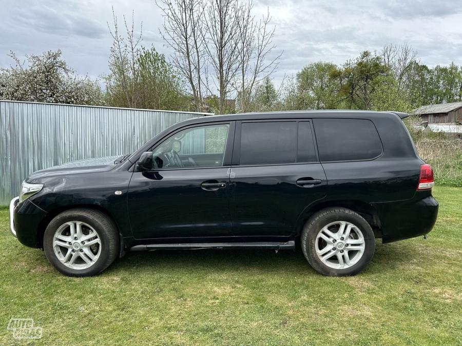 Melns Toyota Land Cruiser 2010 Jonava, ar dzinēja tilpumu 4.50 L un nobraukumu 450 tūkst. km par 9100 €, foto 4 vietnē AUTOMOTO.COM.LV