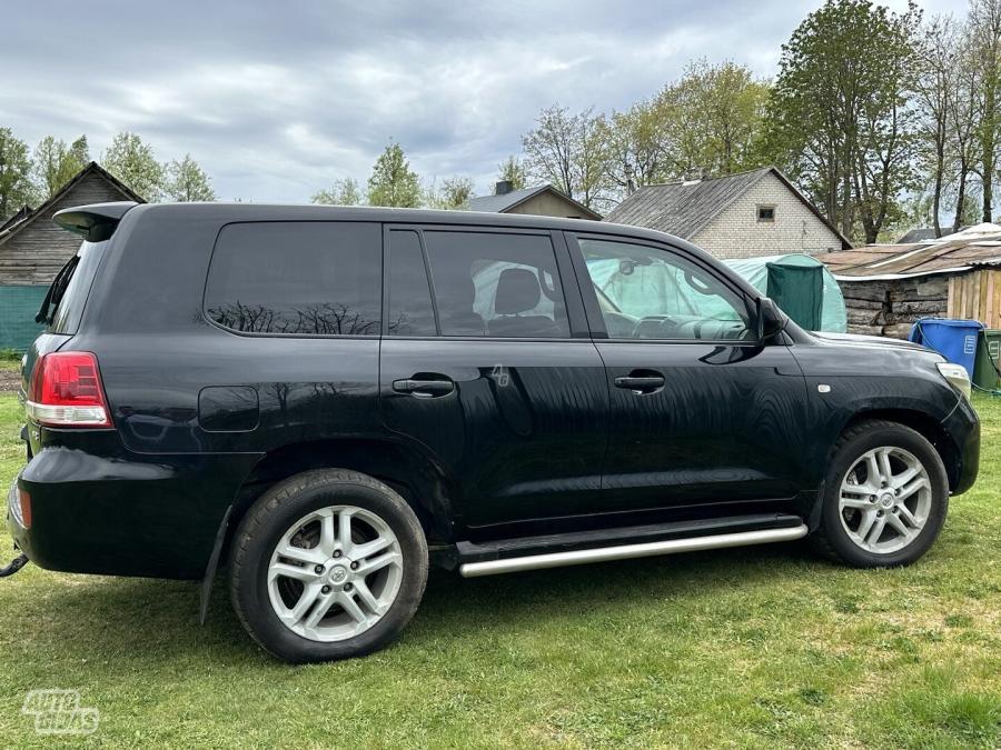 Melns Toyota Land Cruiser 2010 Jonava, ar dzinēja tilpumu 4.50 L un nobraukumu 450 tūkst. km par 9100 €, foto 8 vietnē AUTOMOTO.COM.LV