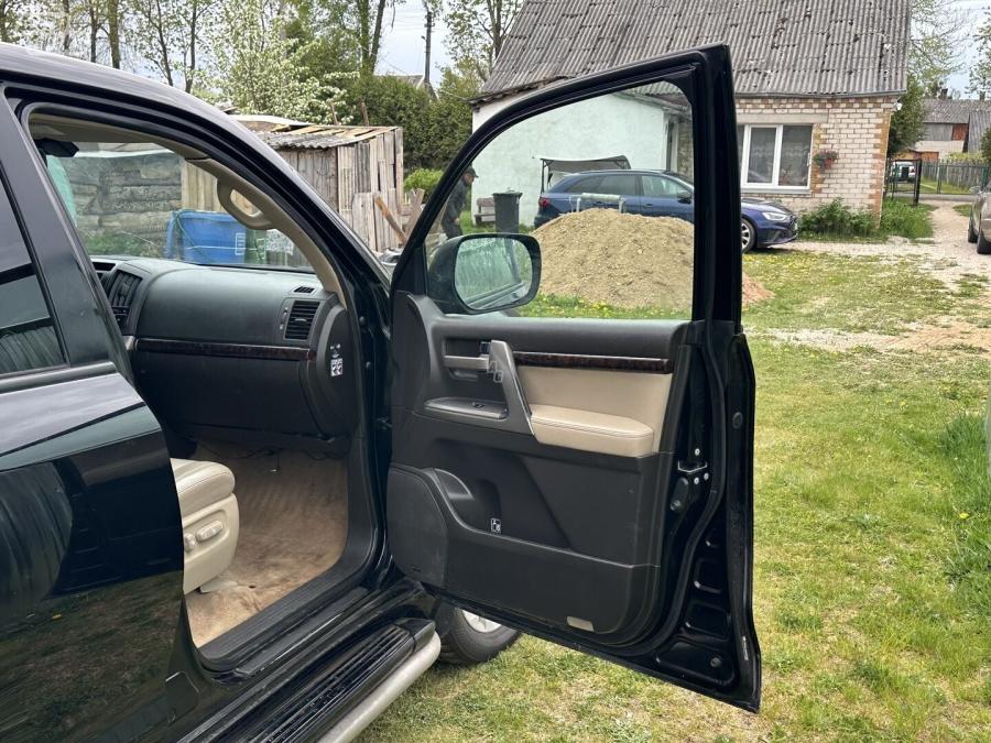 Melns Toyota Land Cruiser 2010 Jonava, ar dzinēja tilpumu 4.50 L un nobraukumu 450 tūkst. km par 9100 €, foto 10 vietnē AUTOMOTO.COM.LV