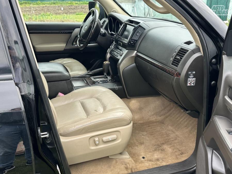 Melns Toyota Land Cruiser 2010 Jonava, ar dzinēja tilpumu 4.50 L un nobraukumu 450 tūkst. km par 9100 €, foto 11 vietnē AUTOMOTO.COM.LV