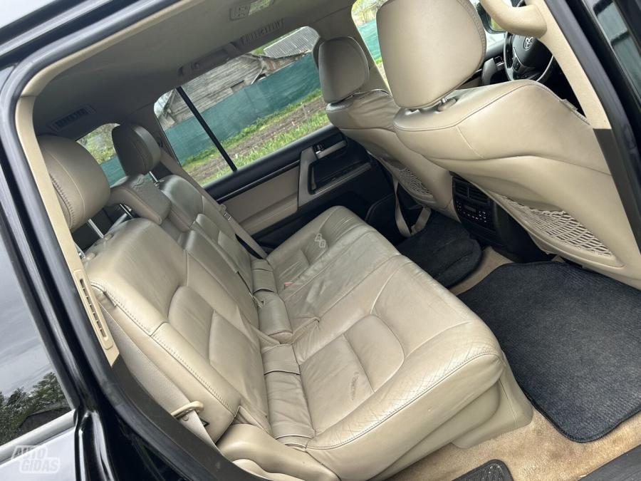 Melns Toyota Land Cruiser 2010 Jonava, ar dzinēja tilpumu 4.50 L un nobraukumu 450 tūkst. km par 9100 €, foto 14 vietnē AUTOMOTO.COM.LV