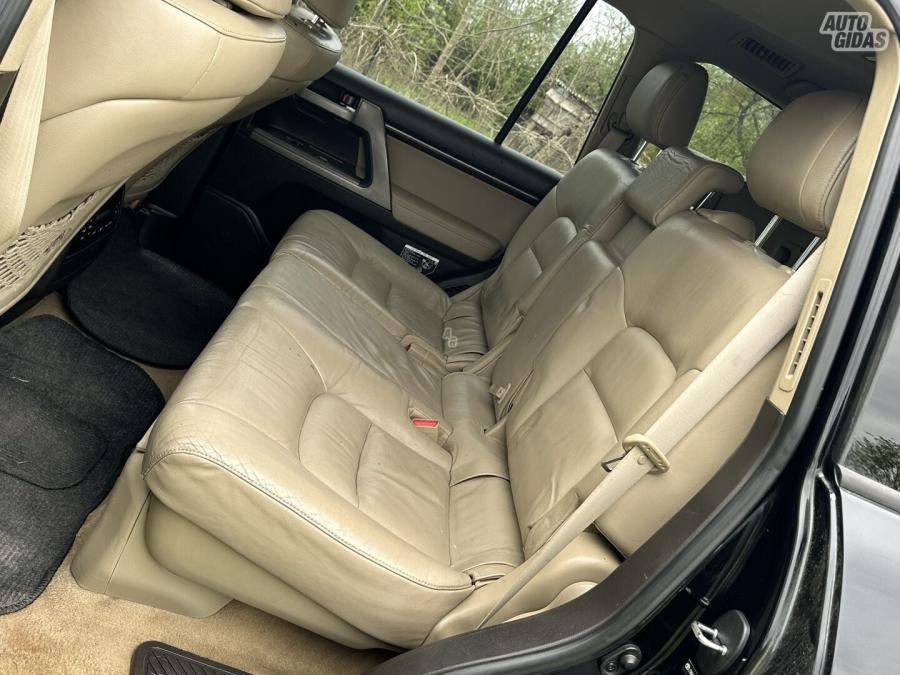Melns Toyota Land Cruiser 2010 Jonava, ar dzinēja tilpumu 4.50 L un nobraukumu 450 tūkst. km par 9100 €, foto 15 vietnē AUTOMOTO.COM.LV