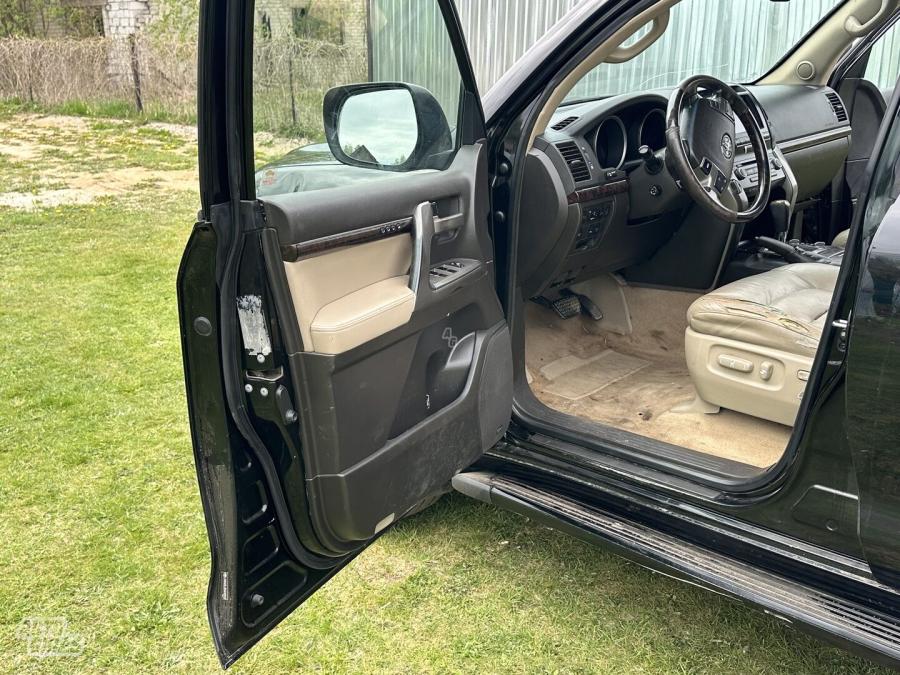 Melns Toyota Land Cruiser 2010 Jonava, ar dzinēja tilpumu 4.50 L un nobraukumu 450 tūkst. km par 9100 €, foto 16 vietnē AUTOMOTO.COM.LV