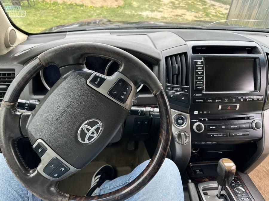 Melns Toyota Land Cruiser 2010 Jonava, ar dzinēja tilpumu 4.50 L un nobraukumu 450 tūkst. km par 9100 €, foto 19 vietnē AUTOMOTO.COM.LV