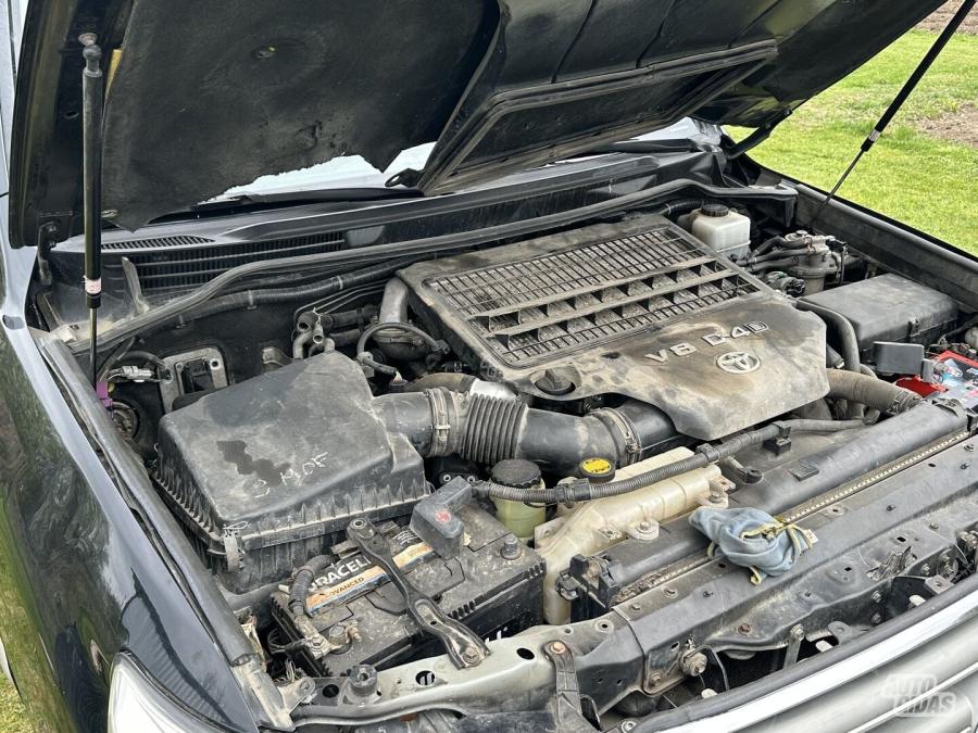 Melns Toyota Land Cruiser 2010 Jonava, ar dzinēja tilpumu 4.50 L un nobraukumu 450 tūkst. km par 9100 €, foto 25 vietnē AUTOMOTO.COM.LV