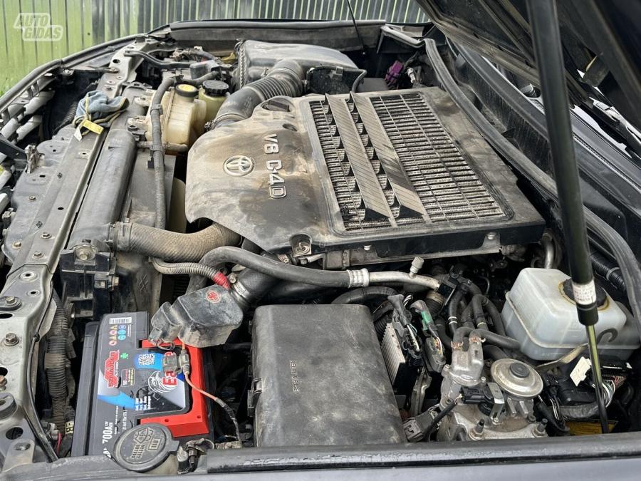 Melns Toyota Land Cruiser 2010 Jonava, ar dzinēja tilpumu 4.50 L un nobraukumu 450 tūkst. km par 9100 €, foto 27 vietnē AUTOMOTO.COM.LV
