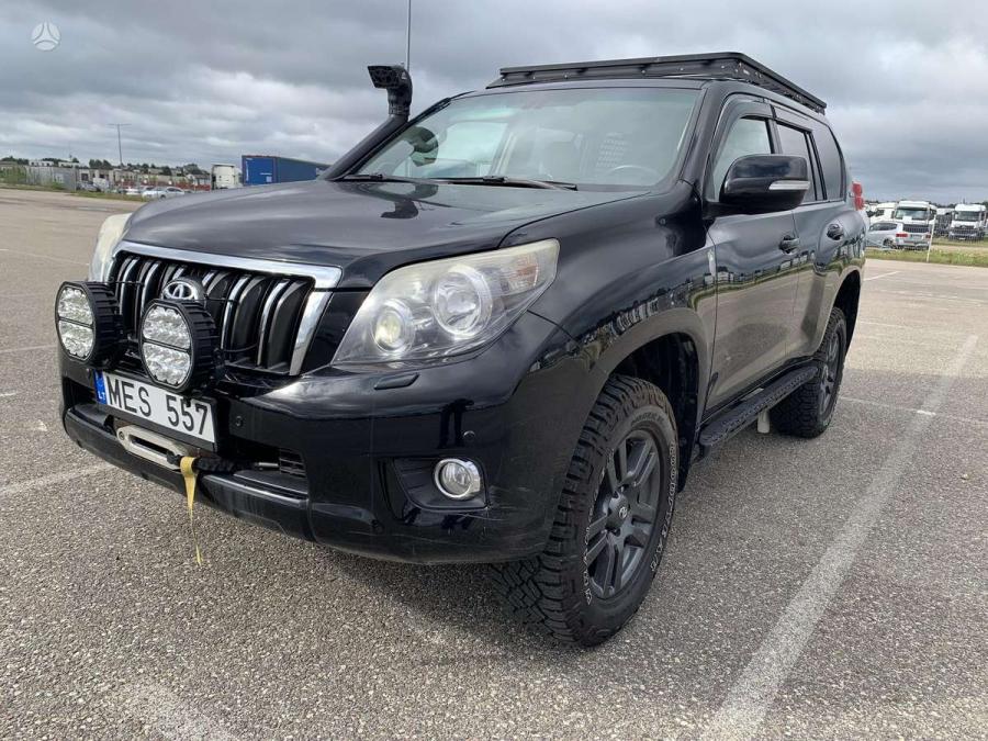Black Toyota Land Cruiser 2010 in Vilnius, with an engine capacity of 2.98 L and mileage of 219 thousand km for 23990 €, photo 1 on AUTOMOTO.COM.LV