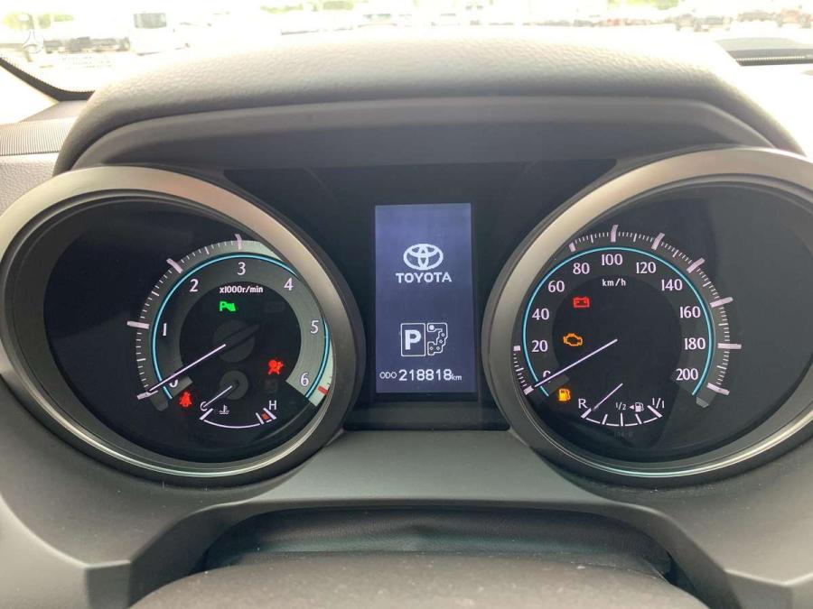 Black Toyota Land Cruiser 2010 in Vilnius, with an engine capacity of 2.98 L and mileage of 219 thousand km for 23990 €, photo 12 on AUTOMOTO.COM.LV