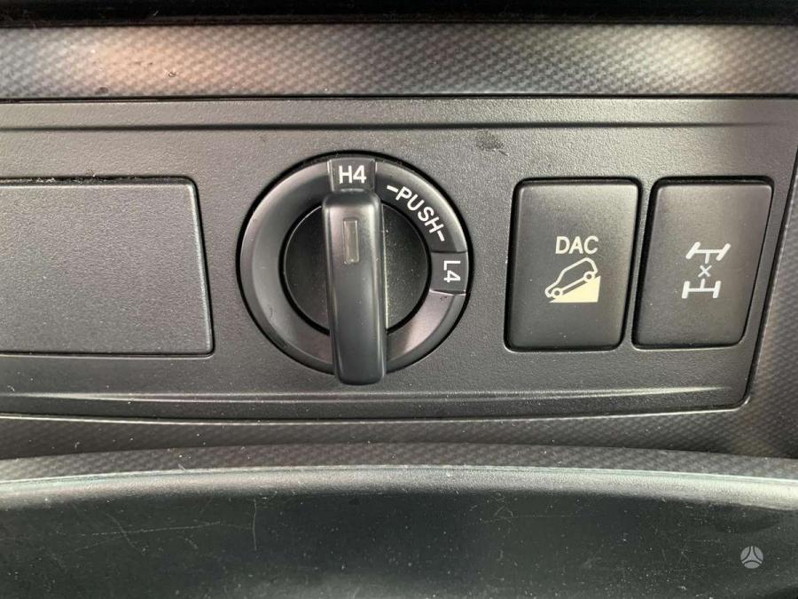 Black Toyota Land Cruiser 2010 in Vilnius, with an engine capacity of 2.98 L and mileage of 219 thousand km for 23990 €, photo 19 on AUTOMOTO.COM.LV