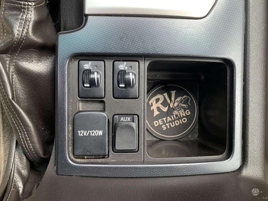 Black Toyota Land Cruiser 2010 in Vilnius, with an engine capacity of 2.98 L and mileage of 219 thousand km for 23990 €, photo 21 on AUTOMOTO.COM.LV