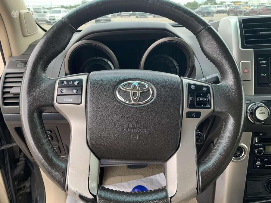 Black Toyota Land Cruiser 2010 in Vilnius, with an engine capacity of 2.98 L and mileage of 219 thousand km for 23990 €, photo 25 on AUTOMOTO.COM.LV