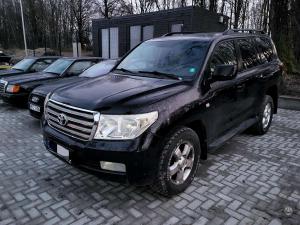 Melns Toyota Land Cruiser 2011 Viļņa, ar dzinēja tilpumu 4.50 L un nobraukumu 400 tūkst. km par 13550 €, foto  vietnē AUTOMOTO.COM.LV