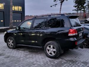 Melns Toyota Land Cruiser 2011 Viļņa, ar dzinēja tilpumu 4.50 L un nobraukumu 400 tūkst. km par 13550 €, foto 2 vietnē AUTOMOTO.COM.LV