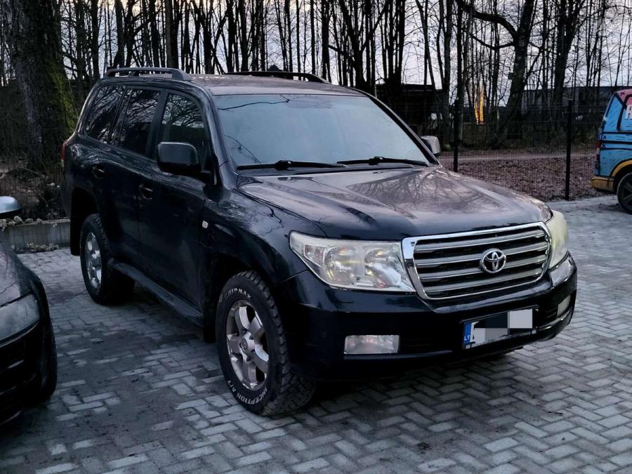 Melns Toyota Land Cruiser 2011 Viļņa, ar dzinēja tilpumu 4.50 L un nobraukumu 400 tūkst. km par 13550 €, foto 5 vietnē AUTOMOTO.COM.LV