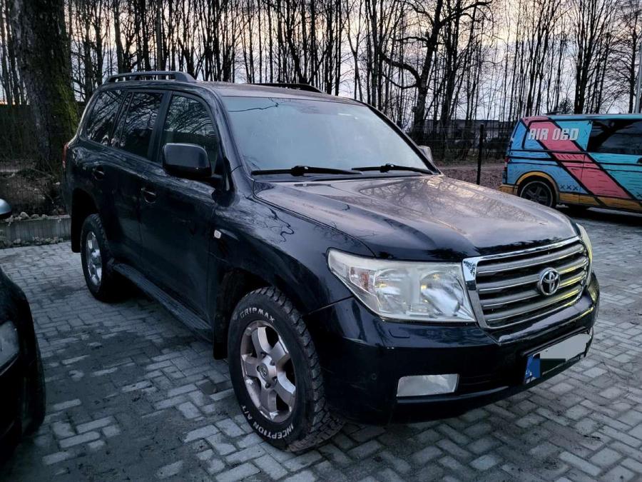 Melns Toyota Land Cruiser 2011 Viļņa, ar dzinēja tilpumu 4.50 L un nobraukumu 400 tūkst. km par 13550 €, foto 12 vietnē AUTOMOTO.COM.LV