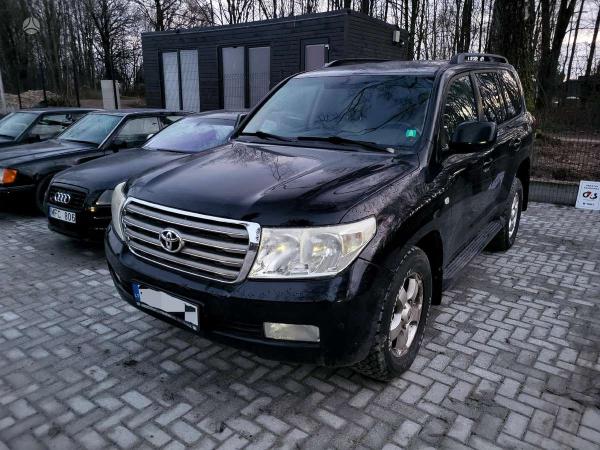 Melns Toyota Land Cruiser 2011 Viļņa, ar dzinēja tilpumu 4.50 L un nobraukumu 400 tūkst. km par 13550 €, foto 2 vietnē AUTOMOTO.COM.LV