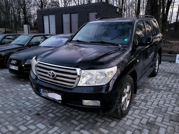Melns Toyota Land Cruiser 2011 Viļņa, ar dzinēja tilpumu 4.50 L un nobraukumu 400 tūkst. km par 13550 €, foto 6 vietnē AUTOMOTO.COM.LV