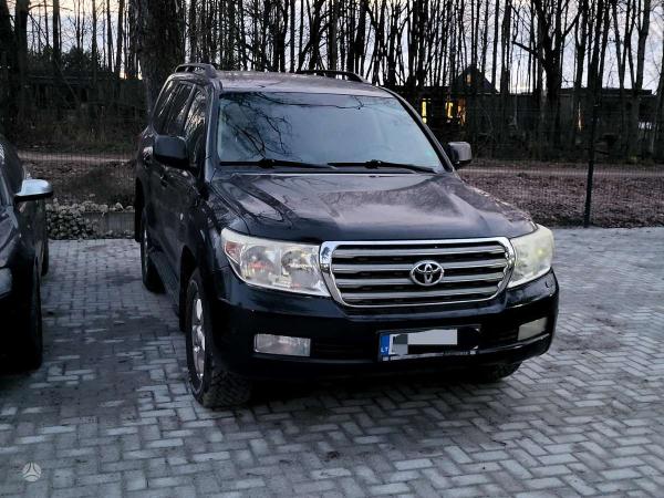 Melns Toyota Land Cruiser 2011 Viļņa, ar dzinēja tilpumu 4.50 L un nobraukumu 400 tūkst. km par 13550 €, foto 10 vietnē AUTOMOTO.COM.LV