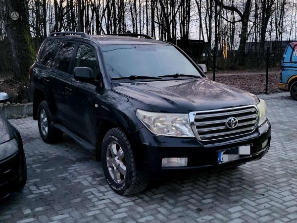 Melns Toyota Land Cruiser 2011 Viļņa, ar dzinēja tilpumu 4.50 L un nobraukumu 400 tūkst. km par 12890 €, foto 1 vietnē AUTOMOTO.COM.LV