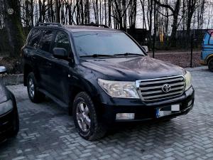 Black Toyota Land Cruiser 2011 in Vilnius, with an engine capacity of 4.50 L and mileage of 400 thousand km for 12890 €, photo  on AUTOMOTO.COM.LV