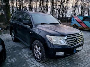 Melns Toyota Land Cruiser 2011 Viļņa, ar dzinēja tilpumu 4.50 L un nobraukumu 400 tūkst. km par 12890 €, foto 4 vietnē AUTOMOTO.COM.LV