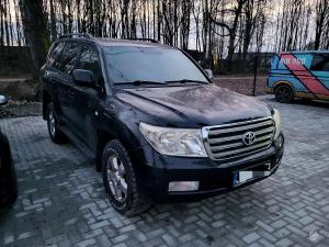 Melns Toyota Land Cruiser 2011 Viļņa, ar dzinēja tilpumu 4.50 L un nobraukumu 400 tūkst. km par 12890 €, foto 7 vietnē AUTOMOTO.COM.LV