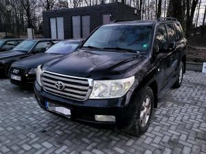 Melns Toyota Land Cruiser 2011 Viļņa, ar dzinēja tilpumu 4.50 L un nobraukumu 400 tūkst. km par 12890 €, foto 8 vietnē AUTOMOTO.COM.LV