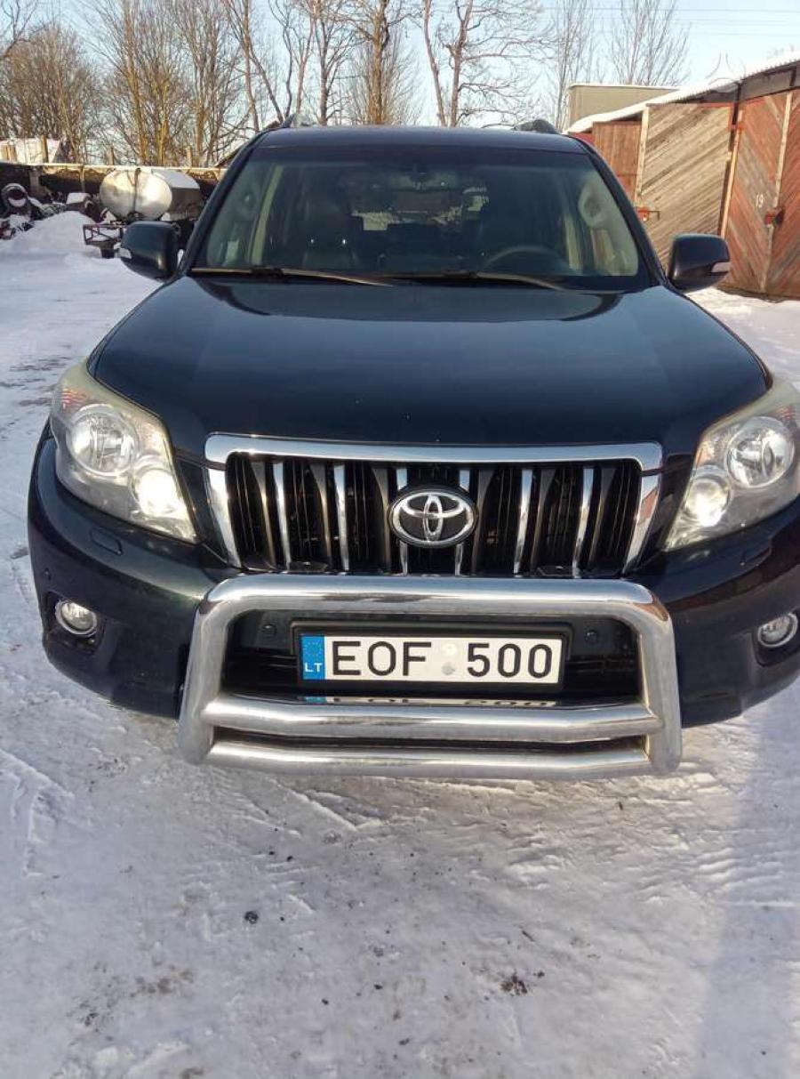 Melns Toyota Land Cruiser 2011 Akmenė, ar dzinēja tilpumu 2.98 L un nobraukumu 670 tūkst. km par 18500 €, foto 1 vietnē AUTOMOTO.COM.LV