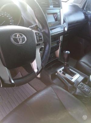 Melns Toyota Land Cruiser 2011 Akmenė, ar dzinēja tilpumu 2.98 L un nobraukumu 670 tūkst. km par 18500 €, foto 8 vietnē AUTOMOTO.COM.LV