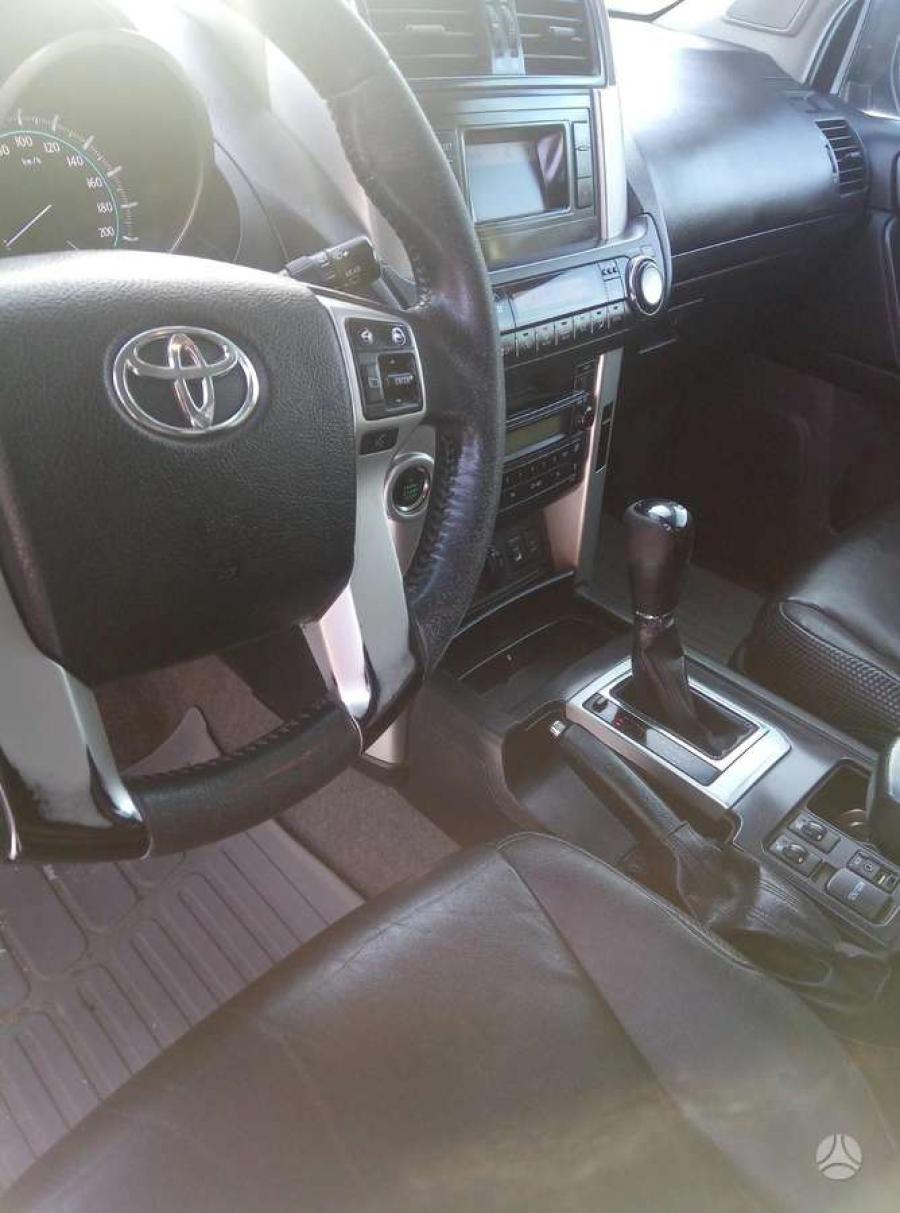 Melns Toyota Land Cruiser 2011 Akmenė, ar dzinēja tilpumu 2.98 L un nobraukumu 670 tūkst. km par 18500 €, foto 8 vietnē AUTOMOTO.COM.LV