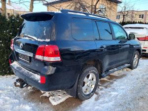 Black Toyota Land Cruiser 2011 in Vilnius, with an engine capacity of 4.50 L and mileage of 400 thousand km for 12750 €, photo 5 on AUTOMOTO.COM.LV