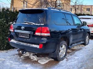 Black Toyota Land Cruiser 2011 in Vilnius, with an engine capacity of 4.50 L and mileage of 400 thousand km for 12750 €, photo 3 on AUTOMOTO.COM.LV