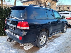 Black Toyota Land Cruiser 2011 in Vilnius, with an engine capacity of 4.50 L and mileage of 400 thousand km for 12750 €, photo 10 on AUTOMOTO.COM.LV