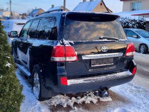 Black Toyota Land Cruiser 2011 in Vilnius, with an engine capacity of 4.50 L and mileage of 400 thousand km for 12750 €, photo 11 on AUTOMOTO.COM.LV
