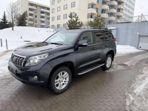 Melns Toyota Land Cruiser 2011 Viļņa, ar dzinēja tilpumu 2.98 L un nobraukumu 275 tūkst. km par 16800 €, foto  vietnē AUTOMOTO.COM.LV