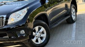 Black Toyota Land Cruiser 2011 in Jurmala, with an engine capacity of 3.00 L and mileage of 0 thousand km for 19950 €, photo 4 on AUTOMOTO.COM.LV