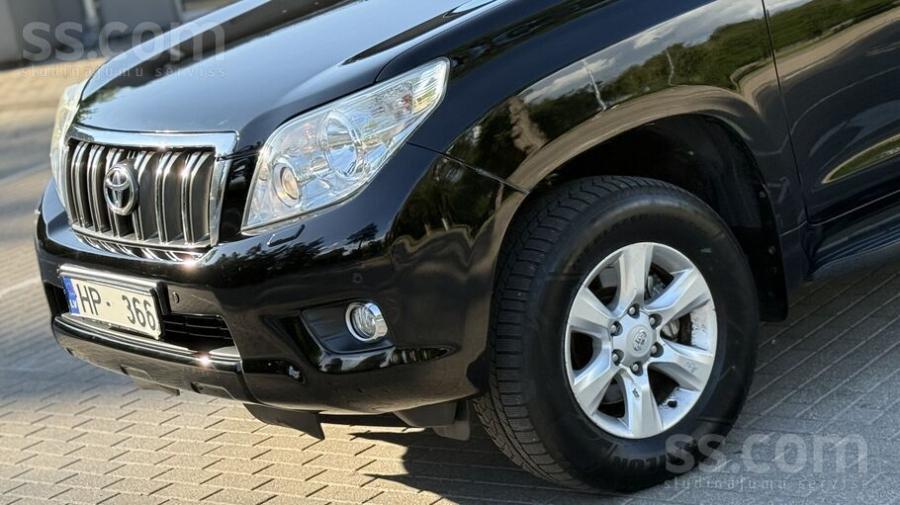 Black Toyota Land Cruiser 2011 in Jurmala, with an engine capacity of 3.00 L and mileage of 0 thousand km for 19950 €, photo 6 on AUTOMOTO.COM.LV